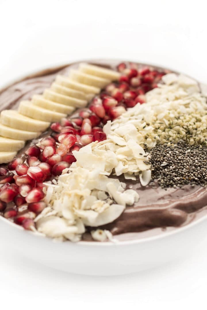 Acai Bowl with Coconut and Pomegranate - The Lemon Bowl®