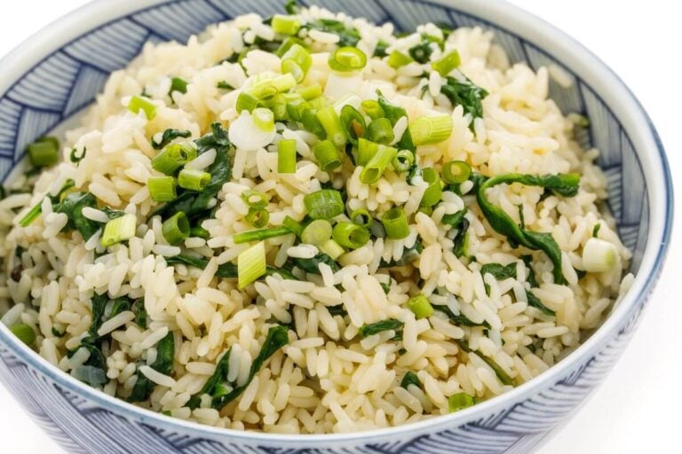 Greek Spinach Rice {Perfect Side Dish} - The Lemon Bowl