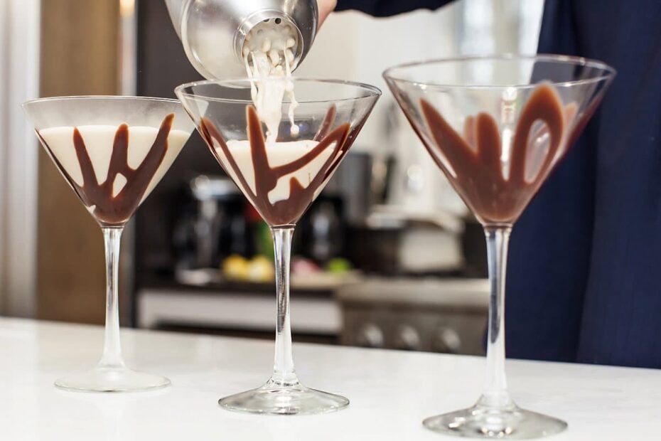 Chocolate Martini Cocktail Recipe - The Lemon Bowl®