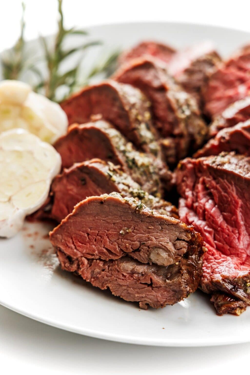 Garlic Rosemary Beef Tenderloin - The Lemon Bowl