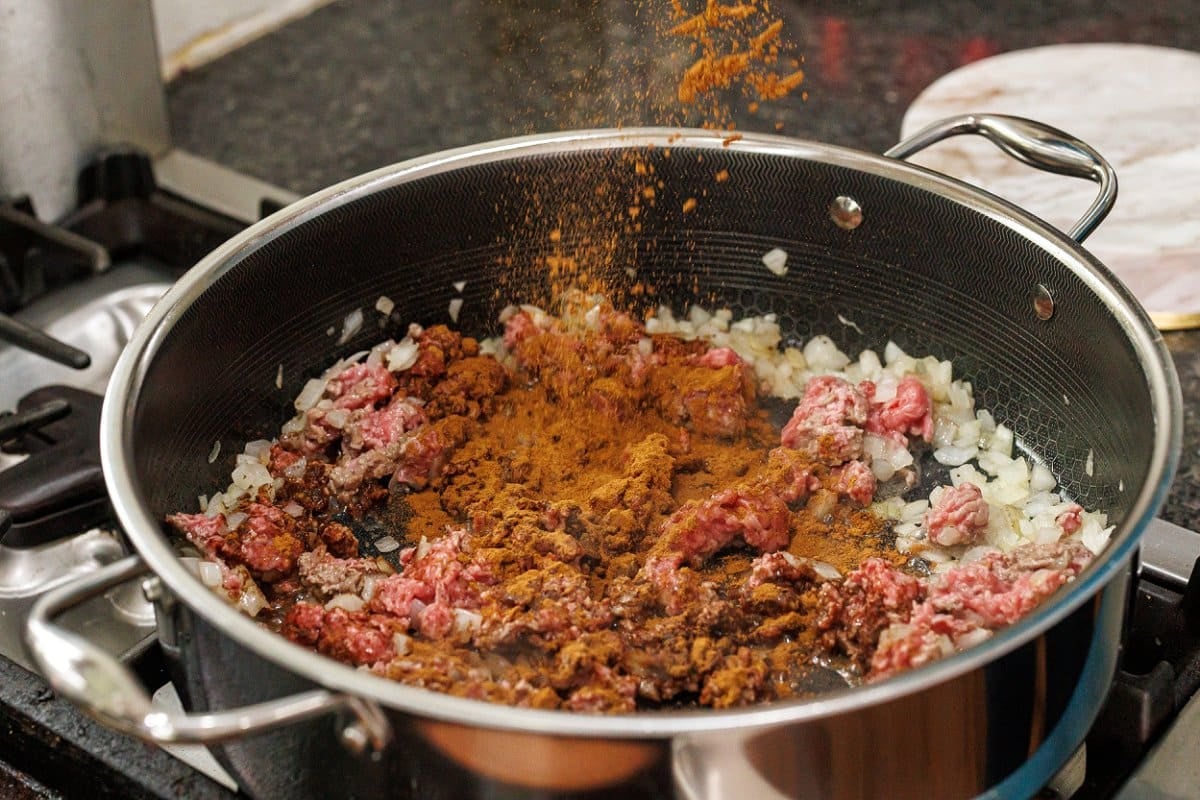 Lebanese Hushwee Rice with Chicken - The Lemon Bowl®